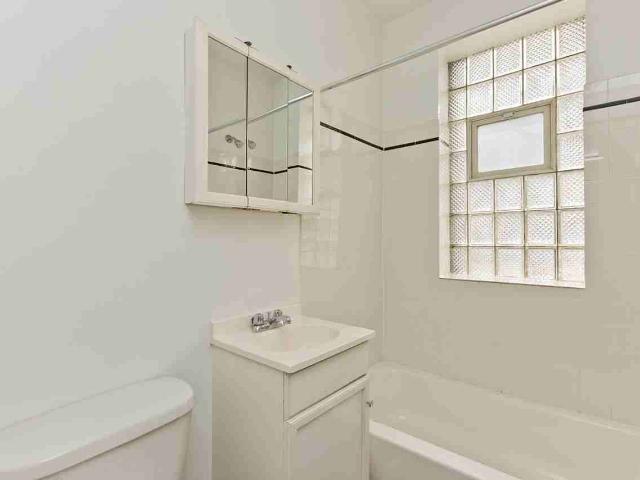 Ravenswood Vista Studio Apartment for Rent at 4440 N Wolcott Ave, Chicago, IL 60640 Lincoln Square