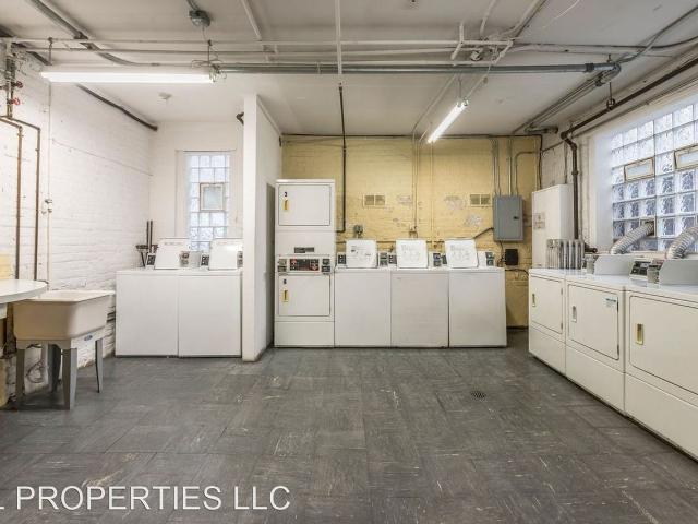 Ravenswood Vista Studio Apartment for Rent at 4440 N Wolcott Ave, Chicago, IL 60640 Lincoln Square