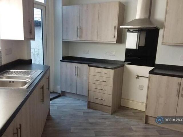 Ravensworth View, Gateshead, 4 Bedroom Maisonette