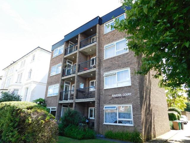 Ravens Court, Surbiton 1 bed flat to rent £1,450 pcm £335 pw