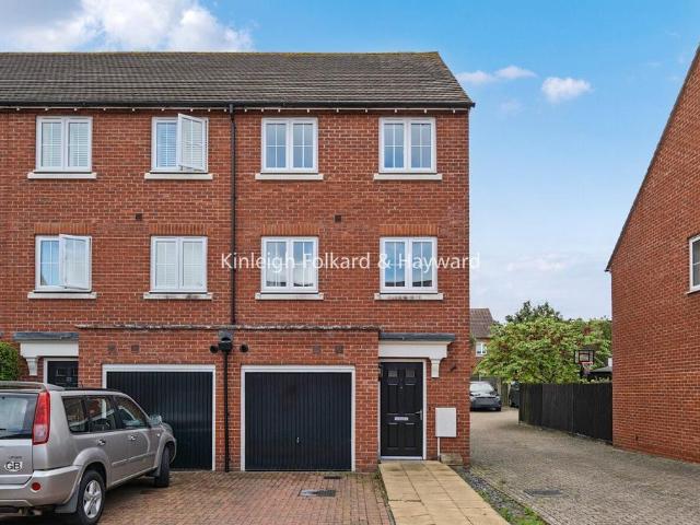 Ravens Dene, Chislehurst, Kent, BR7 4 bed house to rent £2,750 pcm £635 pw