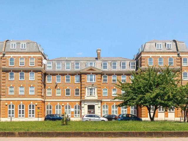Ravens Way, London SE12, 2 bed flat to rent, £1,350 pcm | PrimeLocation