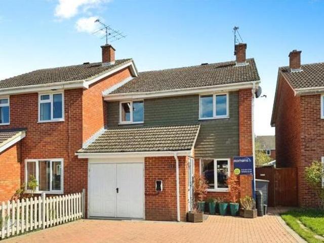 Ravensbourne Drive, Woodley, 4 Bedroom Semi detached
