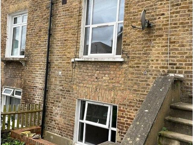 Ravensbourne Road, London SE6, 2 bed flat to rent, £1,200 pcm | PrimeLocation