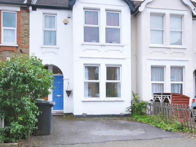 Ravenscroft Road, Beckenham BR3, 2 bed flat to rent, £1,700 pcm | PrimeLocation