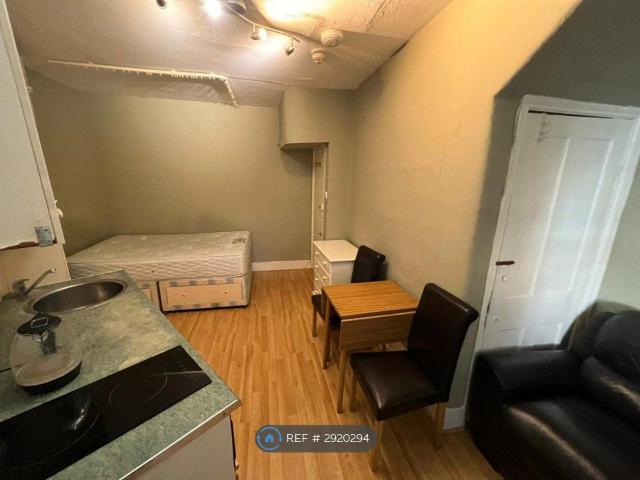 Ravenscroft Road, London W4, Studio to rent, £1,200 pcm | PrimeLocation