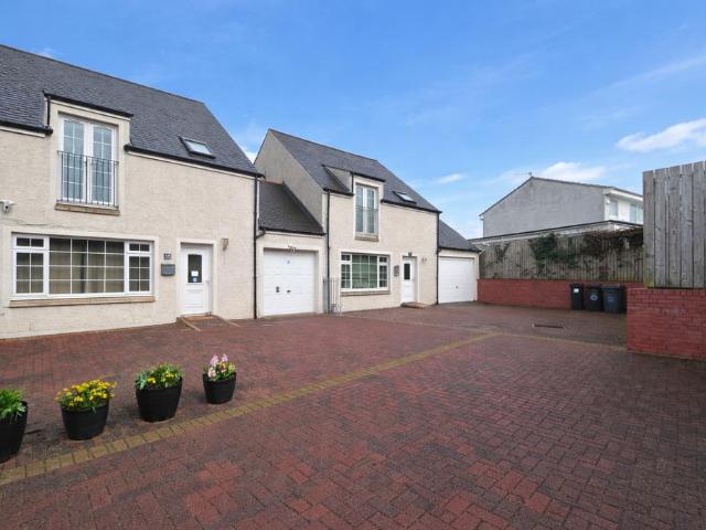 Ravenscroft Street, Edinburgh, EH17 4 bed semi detached house to rent £1,850 pcm £427 pw
