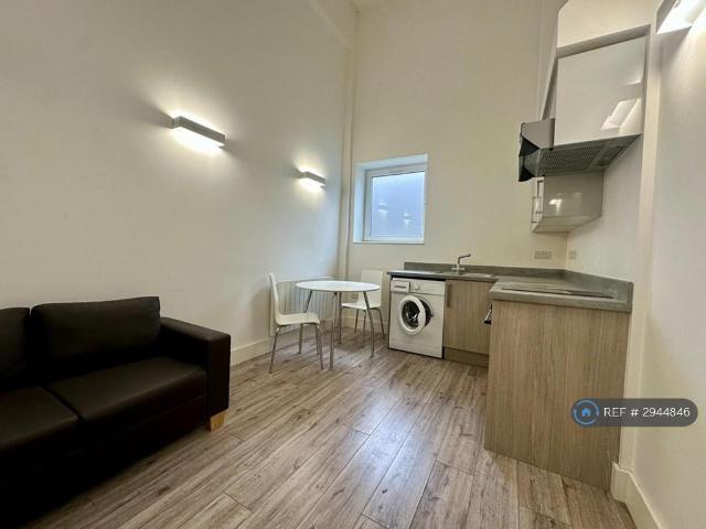 Ravensdale Industrial Estate, London. 1 bed flat to rent £1,495 pcm £345 pw