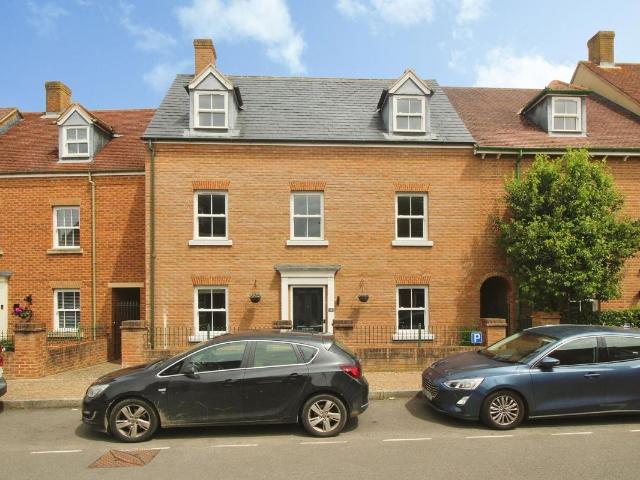 Ravensdale, Swindon SN1, 4 bed terraced house to rent, £2,100 pcm | PrimeLocation