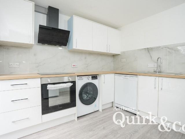 Ravensfield, Basildon SS14, 1 bed flat to rent, £1,100 pcm | PrimeLocation