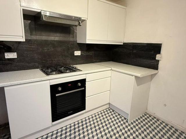Ravensfield SS14, 4 bed terraced house to rent, £2,300 pcm | PrimeLocation