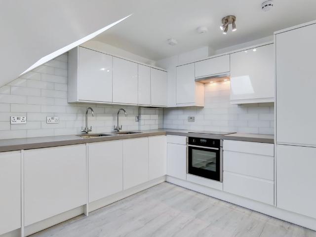 Ravenshcroft Avenue, London NW11, 2 bed flat to rent, £2,200 pcm | PrimeLocation