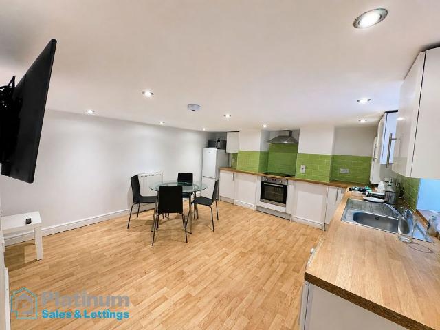 Ravensknowle Road, Huddersfield HD5, 2 bed terraced house to rent, £795 pcm | PrimeLocation