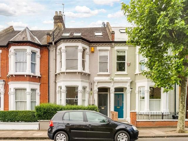 Ravenslea Road, London SW12 2 bed flat to rent £2,650 pcm £612 pw