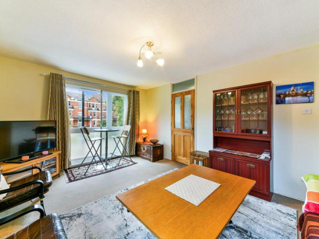 Ravensmedway chewisck, London, W4 2 bed flat to rent £2,000 pcm £462 pw