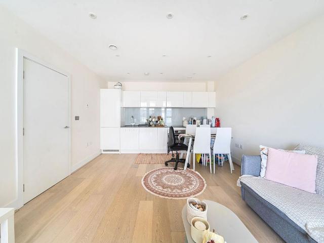 Ravilious House, Hammersmith, London W6, 1 bed flat to rent, £2,500 pcm | PrimeLocation