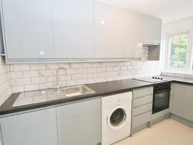 Rawnsley Avenue, Mitcham CR4, 1 bed flat to rent, £1,400 pcm | PrimeLocation