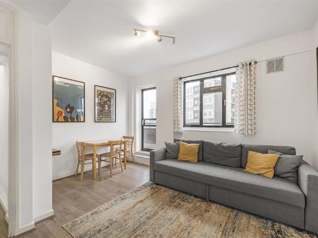 Rawson Street, SW11 2 bed flat to rent £2,200 pcm £508 pw