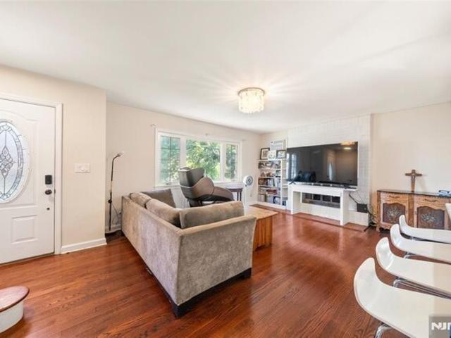 Ray Ave, Ridgefield, Home For Sale
