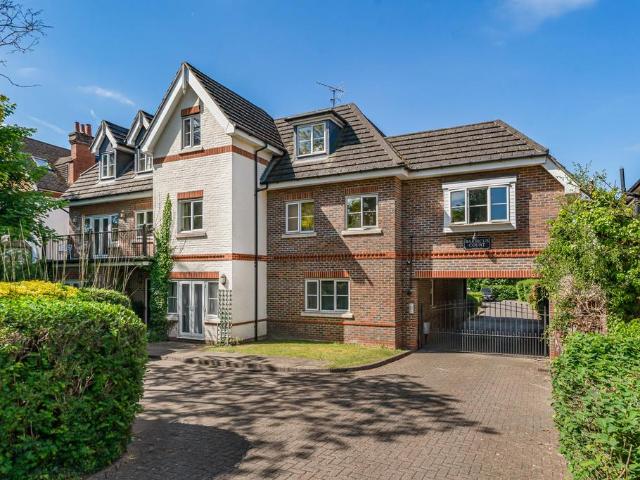 Ray Park Avenue, Maidenhead, SL6 2 bed flat to rent £1,595 pcm £368 pw