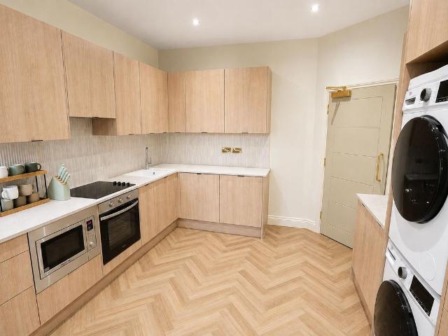 Rayleigh Avenue, Westcliff On Sea SS0, Room to rent, £975 pcm | PrimeLocation
