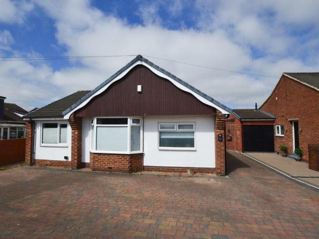 Rayleigh Drive, Wideopen, Newcastle. 3 bed detached bungalow to rent £1,550 pcm £358 pw