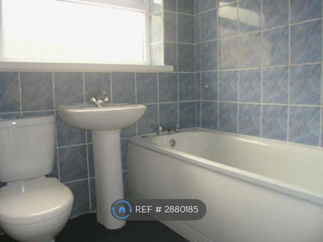 Rayleigh Grove, Gateshead NE8, 3 bed flat to rent, £750 pcm | PrimeLocation