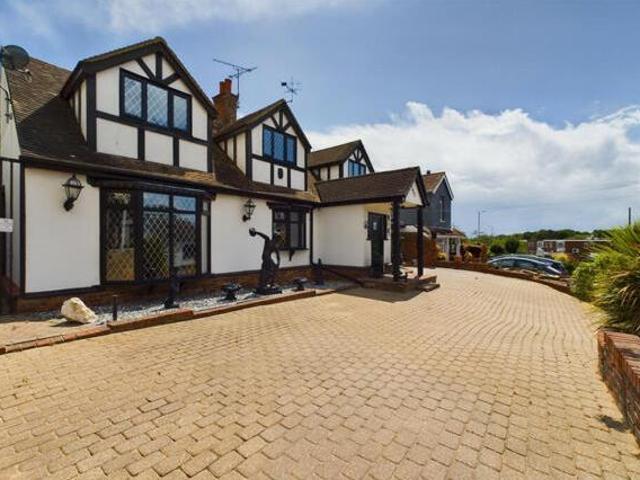 Rayleigh Road, Benfleet, 4 Bedroom Detached