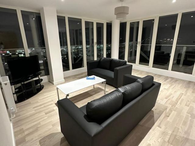 Rayleigh Road, London E16 2 bed apartment to rent £3,195 pcm £737 pw
