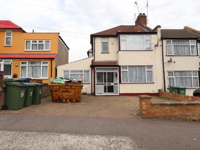 Raymere Gardens, Plumstead SE18, 4 bed end terrace house to rent, £2,500 pcm | PrimeLocation