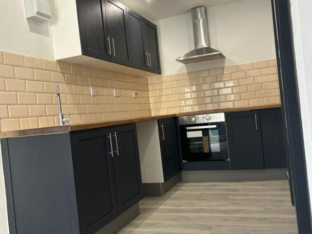 Raymond Crescent, Guildford GU2, 6 bed shared accommodation to rent, £5,700 pcm | PrimeLocation