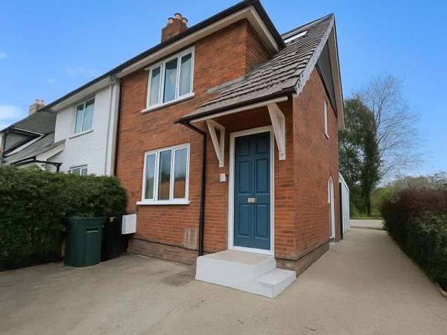 Raymond Crescent, Guildford GU2, Room to rent, £995 pcm | PrimeLocation