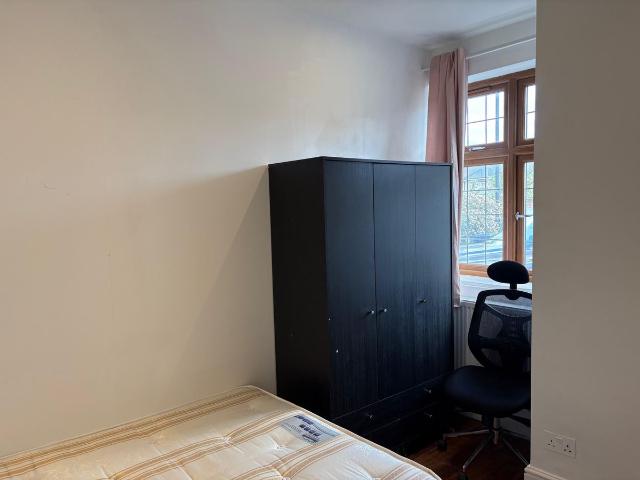 Rayners Lane, Pinner, Greater London HA5, Room to rent, £854 pcm | PrimeLocation