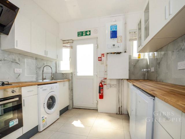 Rayners Lane, Pinner HA5, 5 bed flat to rent, £2,550 pcm | PrimeLocation