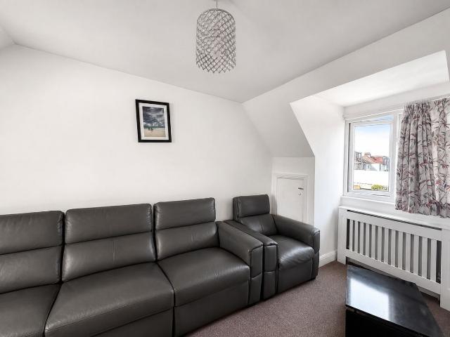 Rayners Lane, Rayners Lane HA2, 3 bed flat to rent, £2,000 pcm | PrimeLocation