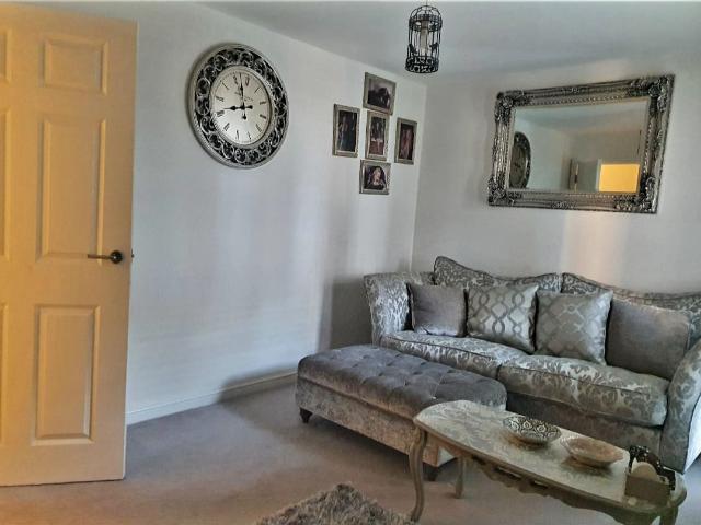Rayners Lane, Rayners Lane HA2, Room to rent, £780 pcm | PrimeLocation