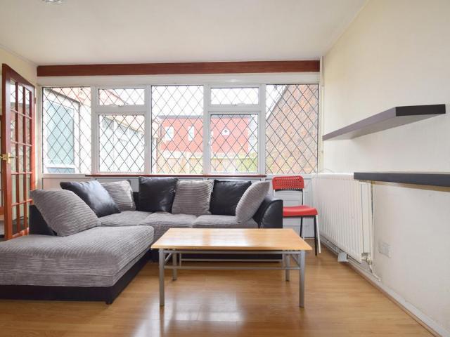Raynes Park, London, SW20 4 bed terraced house to rent £3,100 pcm £715 pw