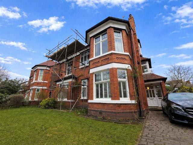 Raynham Avenue, Didsbury, Manchester. 5 bed detached house to rent £3,500 pcm £808 pw