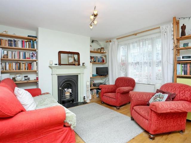 Raynham Road, Hammersmith W6 2 bed flat to rent £2,200 pcm £508 pw