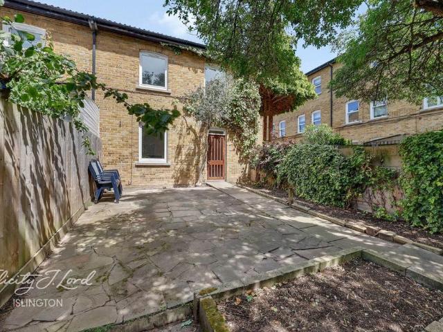 Raynor Place, LONDON 3 bed end of terrace house to rent £3,500 pcm £808 pw