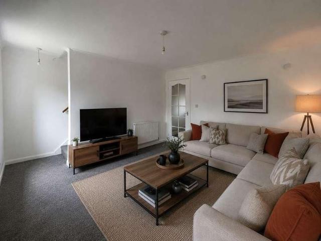 Rayon Road, Greenfield, CH8
