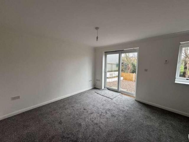 Rayon Road, Greenfield, CH8