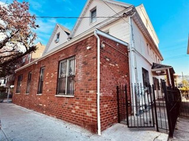 Rd Ave, Elmhurst, Home For Sale