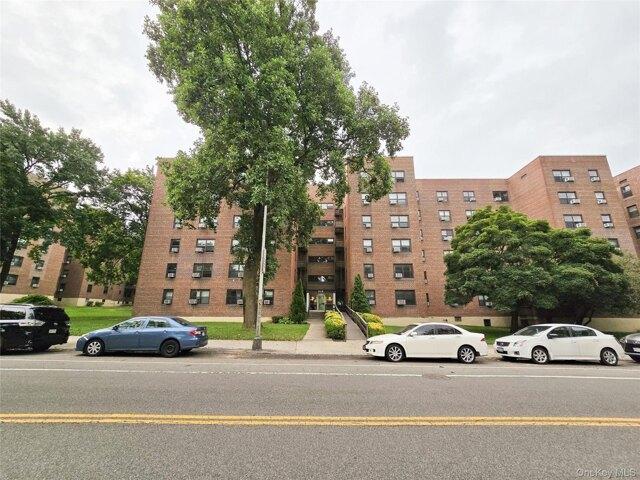 Rd Ave Unit D, Bayside, Property For Sale