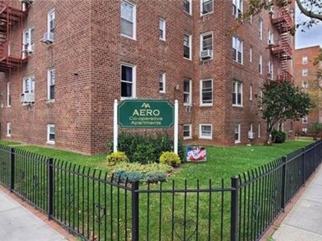 Rd Dr Unit P, Forest Hills, Property For Sale