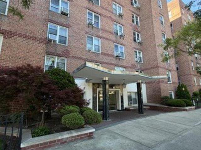 Rd Rd Unit B, Forest Hills, Property For Sale
