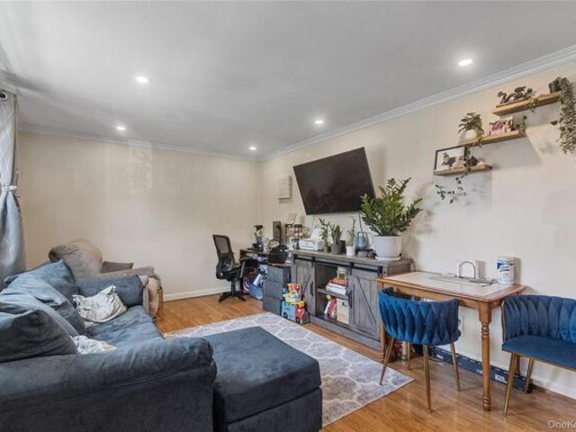 Rd St Unit B, Glen Oaks, Property For Sale