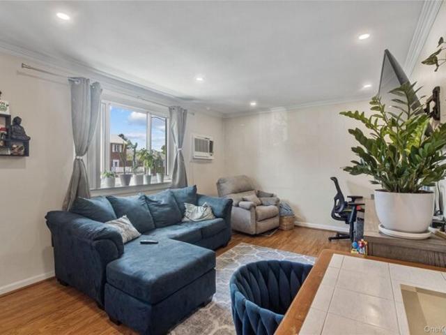 Rd St Unit B, Glen Oaks, Property For Sale