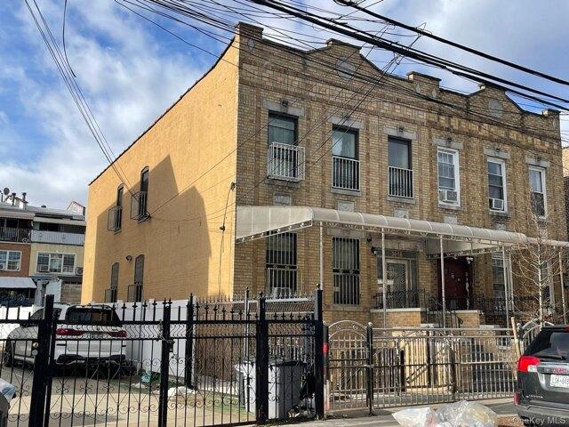 Rd St, Corona, Home For Sale