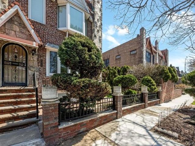 Rd St, Middle Village, Home For Sale